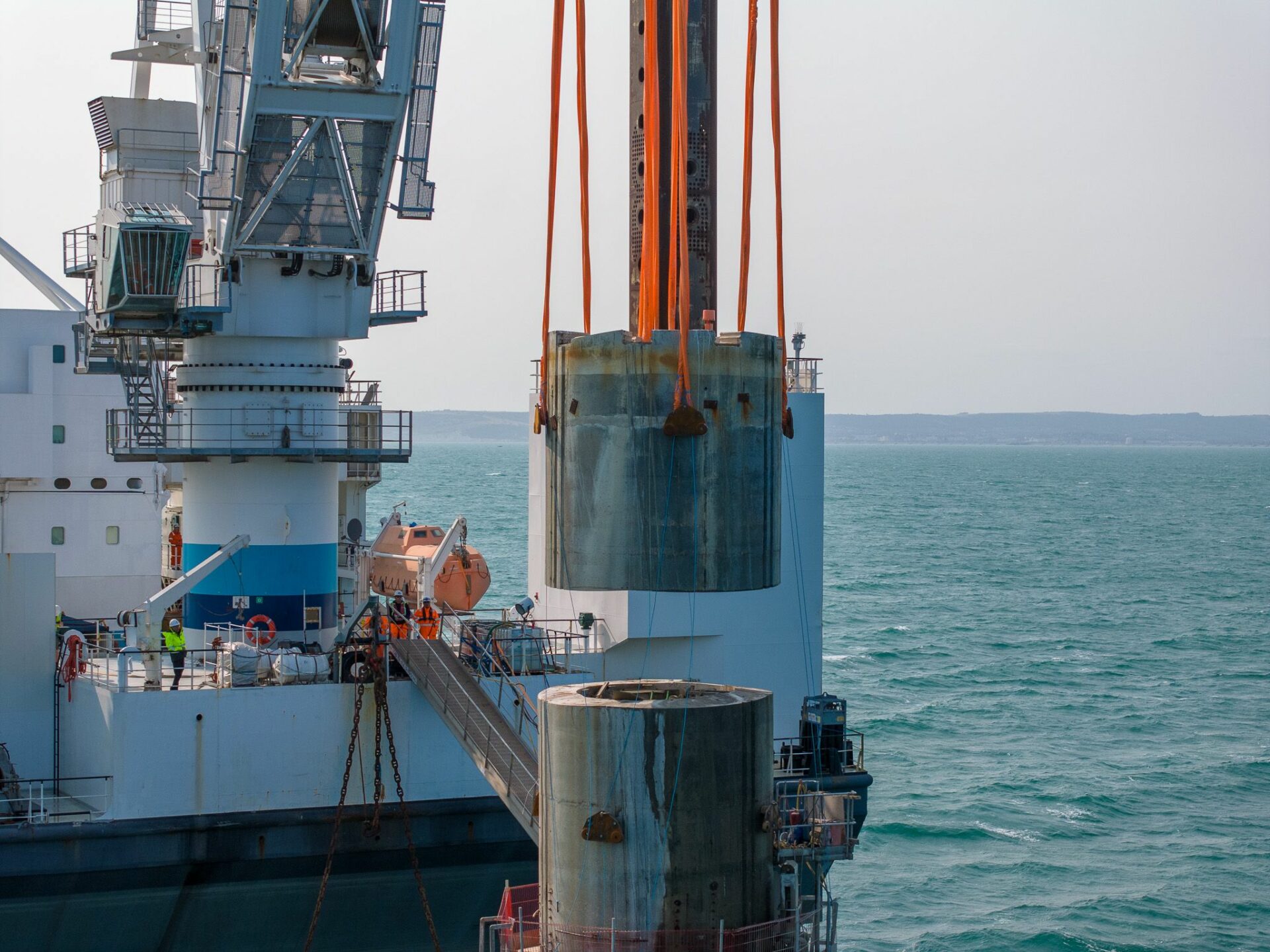 JB 119 | The Royal Sovereign Lighthouse - Jack-Up Barge