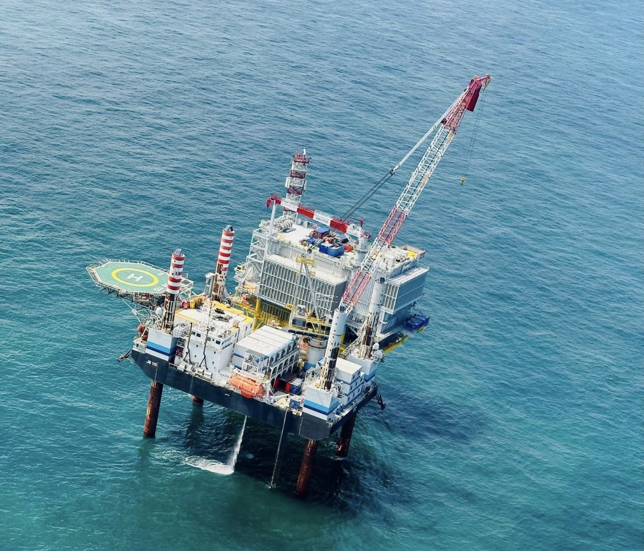 JB 115 supports Hollandse Kust (West) Beta commissioning - Jack-Up Barge